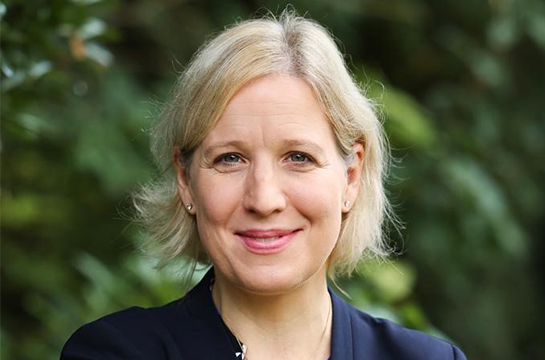 Mme Kermoal-Berthomé, directrice des politiques sociales CDC ...
